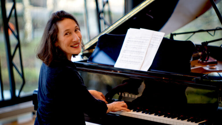 Helen Porter – Singer and Vocal Coach